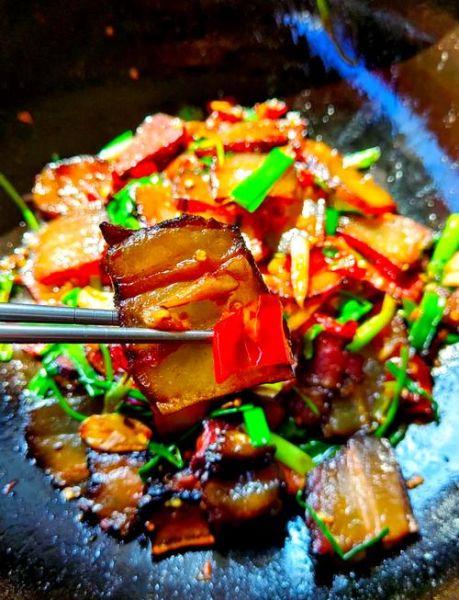 蒜苗炒腊肉怎么炒好吃_腊肉要不要先焯水-第3张图片-山城妙识 蒜苗炒腊肉怎么炒好吃_腊肉要不要先焯水-第3张图片-山城妙识
