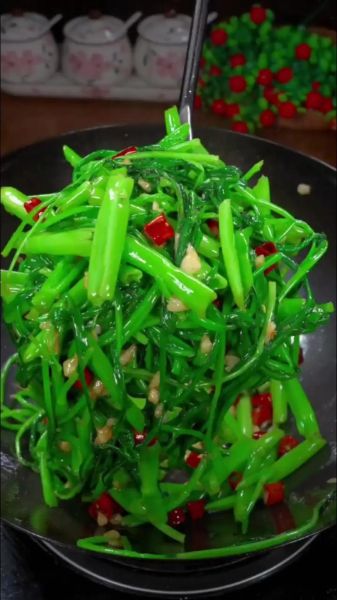 空心菜怎么炒不发黑_炒空心菜不变色技巧-第1张图片-山城妙识 空心菜怎么炒不发黑_炒空心菜不变色技巧-第1张图片-山城妙识