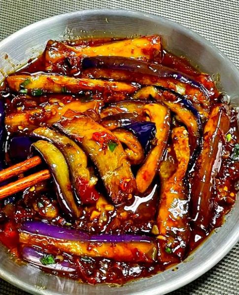 茄子砂锅饭怎么做_茄子砂锅饭用什么茄子最好-第1张图片-山城妙识 茄子砂锅饭怎么做_茄子砂锅饭用什么茄子最好-第1张图片-山城妙识