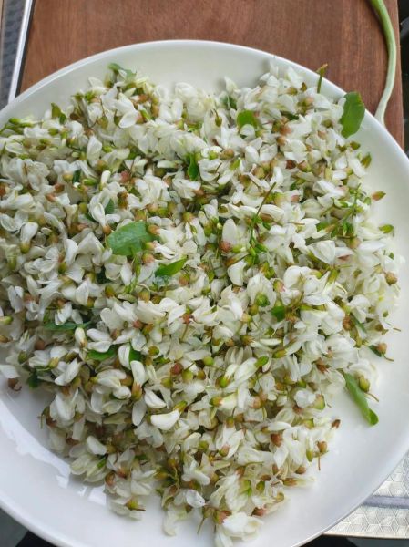 槐花饺子怎么做好吃_槐花饺子最简单的做法-第1张图片-山城妙识 槐花饺子怎么做好吃_槐花饺子最简单的做法-第1张图片-山城妙识