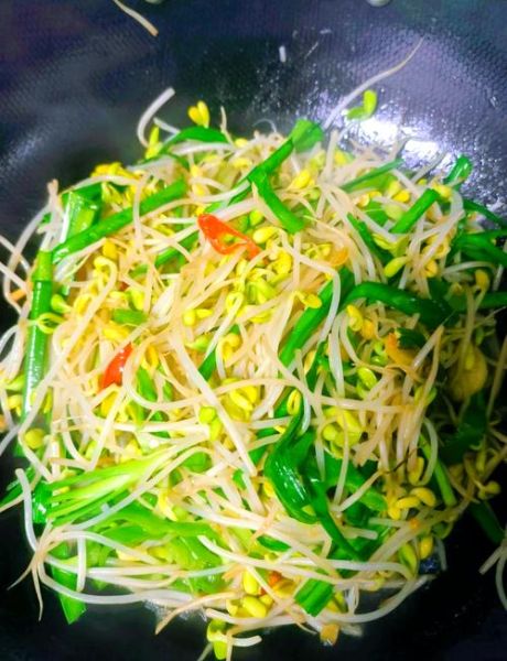 黄豆芽炒韭菜的功效_适合什么人吃-第1张图片-山城妙识 黄豆芽炒韭菜的功效_适合什么人吃-第1张图片-山城妙识