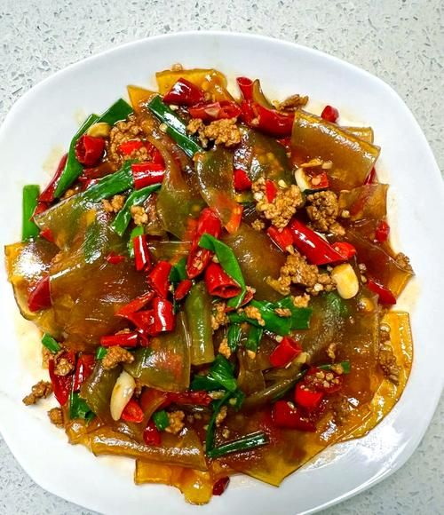 炒肉拉皮怎么做_炒肉拉皮热量高吗-第1张图片-山城妙识 炒肉拉皮怎么做_炒肉拉皮热量高吗-第1张图片-山城妙识