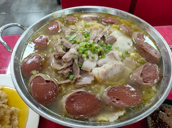 东北农村杀猪菜怎么做_杀猪菜正宗做法-第1张图片-山城妙识 东北农村杀猪菜怎么做_杀猪菜正宗做法-第1张图片-山城妙识