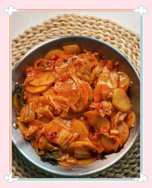 辣白菜五花肉土豆片怎么做_辣白菜五花肉土豆片热量高吗-第1张图片-山城妙识 辣白菜五花肉土豆片怎么做_辣白菜五花肉土豆片热量高吗-第1张图片-山城妙识