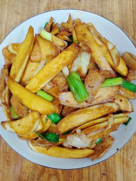 茭白炒肉片怎么炒好吃_茭白炒肉片需要焯水吗-第2张图片-山城妙识 茭白炒肉片怎么炒好吃_茭白炒肉片需要焯水吗-第2张图片-山城妙识