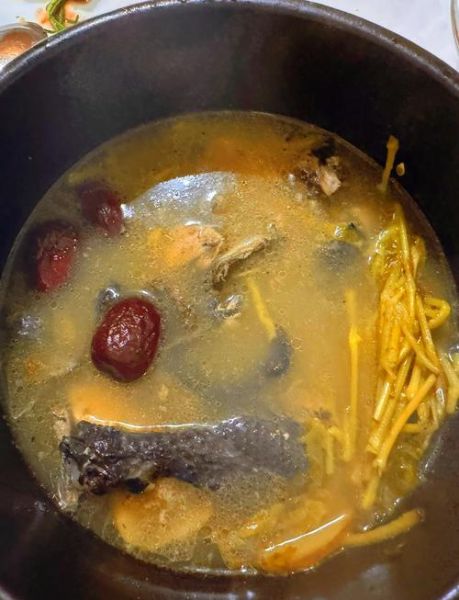 鱼腥草炖鸡汤的功效与禁忌_鱼腥草炖鸡汤怎么做-第1张图片-山城妙识 鱼腥草炖鸡汤的功效与禁忌_鱼腥草炖鸡汤怎么做-第1张图片-山城妙识