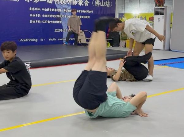 鲤鱼打挺怎么练_鲤鱼打挺技巧教学-第1张图片-山城妙识 鲤鱼打挺怎么练_鲤鱼打挺技巧教学-第1张图片-山城妙识