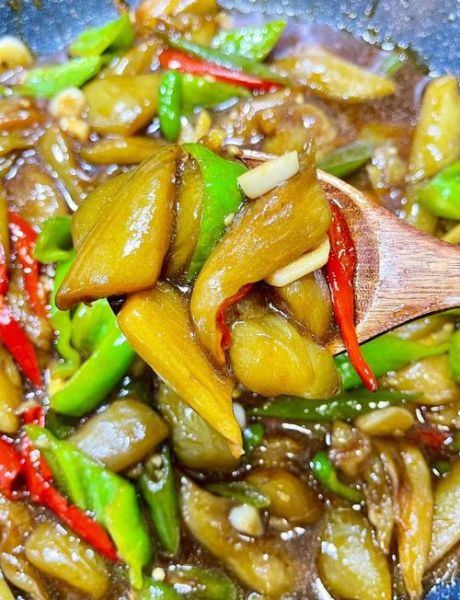 爆炒茄子丁怎么做_茄子丁先炸还是先炒-第1张图片-山城妙识