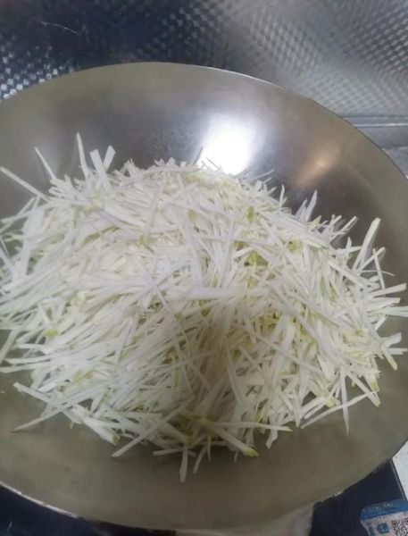 疙瘩丝小咸菜怎么做_疙瘩丝咸菜腌制技巧-第1张图片-山城妙识 疙瘩丝小咸菜怎么做_疙瘩丝咸菜腌制技巧-第1张图片-山城妙识