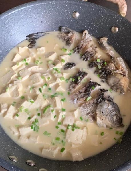 鲫鱼豆腐汤怎么做才奶白_鲫鱼豆腐汤去腥技巧-第1张图片-山城妙识 鲫鱼豆腐汤怎么做才奶白_鲫鱼豆腐汤去腥技巧-第1张图片-山城妙识