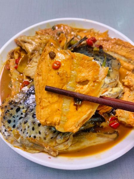 红烧三文鱼头怎么做_三文鱼头红烧需要焯水吗-第2张图片-山城妙识