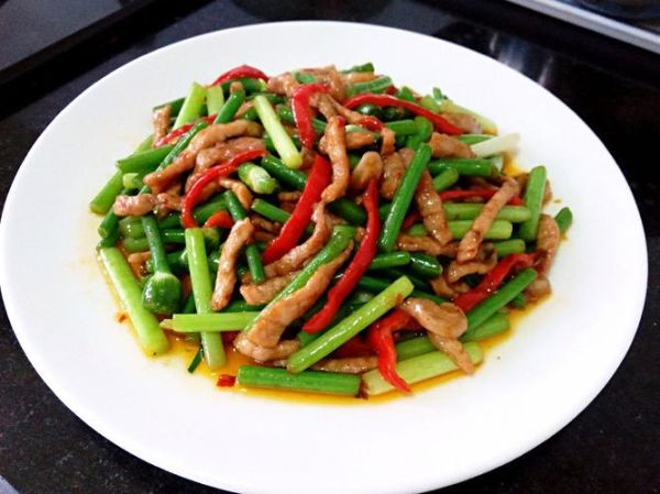 韭菜苔炒肉丝怎么炒才嫩_韭菜苔炒肉丝的家常做法-第1张图片-山城妙识 韭菜苔炒肉丝怎么炒才嫩_韭菜苔炒肉丝的家常做法-第1张图片-山城妙识