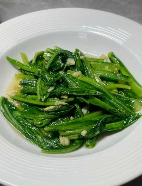 蚝油蒜蓉油麦菜怎么做_油麦菜焯水还是不焯水-第1张图片-山城妙识 蚝油蒜蓉油麦菜怎么做_油麦菜焯水还是不焯水-第1张图片-山城妙识