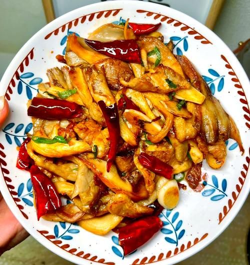 蘑菇炒肉怎么做_蘑菇炒肉家常做法视频-第1张图片-山城妙识 蘑菇炒肉怎么做_蘑菇炒肉家常做法视频-第1张图片-山城妙识