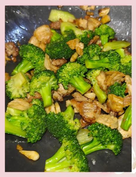 西兰花炒猪肉怎么做_西兰花炒猪肉用焯水吗-第3张图片-山城妙识 西兰花炒猪肉怎么做_西兰花炒猪肉用焯水吗-第3张图片-山城妙识