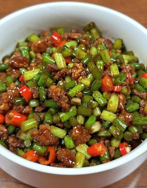 炒蒜苔怎么炒好吃_蒜苔炒肉家常做法-第2张图片-山城妙识 炒蒜苔怎么炒好吃_蒜苔炒肉家常做法-第2张图片-山城妙识