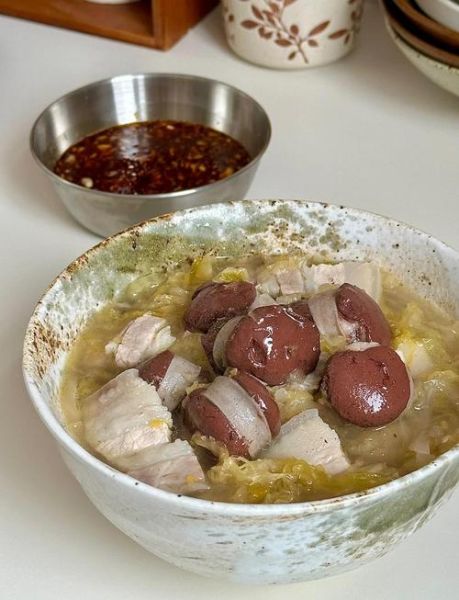 酸菜血肠五花肉怎么做_东北酸菜血肠五花肉正宗做法-第1张图片-山城妙识 酸菜血肠五花肉怎么做_东北酸菜血肠五花肉正宗做法-第1张图片-山城妙识