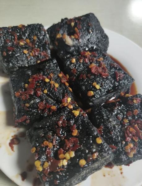 长沙臭豆腐为什么是黑的_正宗黑色卤水配方揭秘-第1张图片-山城妙识 长沙臭豆腐为什么是黑的_正宗黑色卤水配方揭秘-第1张图片-山城妙识