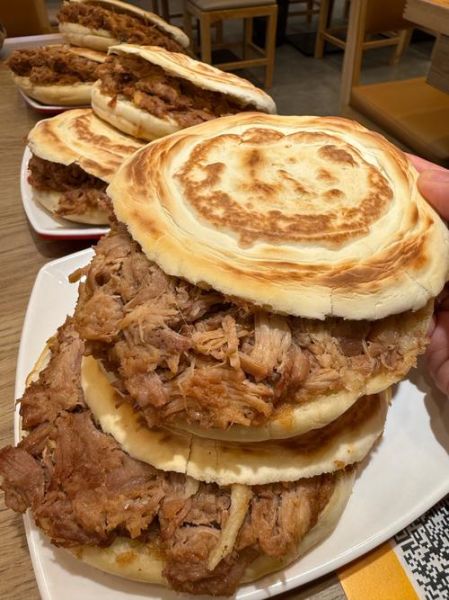 陕西肉夹馍最正宗做法_白吉馍怎么烤才酥脆-第1张图片-山城妙识 陕西肉夹馍最正宗做法_白吉馍怎么烤才酥脆-第1张图片-山城妙识