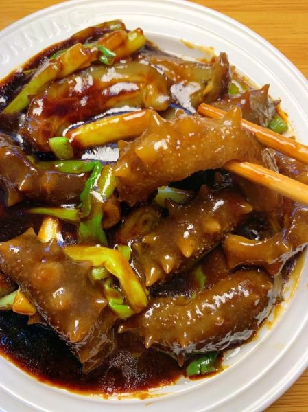 葱烧海参怎么做最好吃_海参怎么泡发不腥-第1张图片-山城妙识 葱烧海参怎么做最好吃_海参怎么泡发不腥-第1张图片-山城妙识