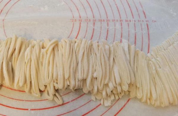 面条怎么做_手工面条制作步骤-第3张图片-山城妙识 面条怎么做_手工面条制作步骤-第3张图片-山城妙识