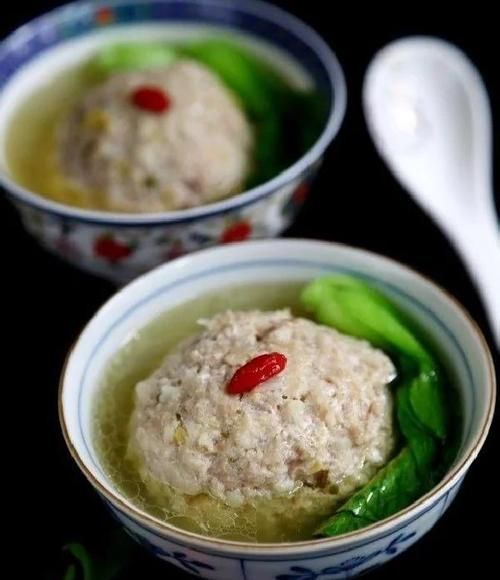 淮扬狮子头怎么做_狮子头软嫩不碎的秘诀-第2张图片-山城妙识