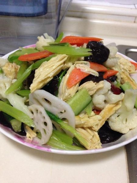 麻酱素什锦是哪里的菜_麻酱素什锦属于哪个菜系-第3张图片-山城妙识