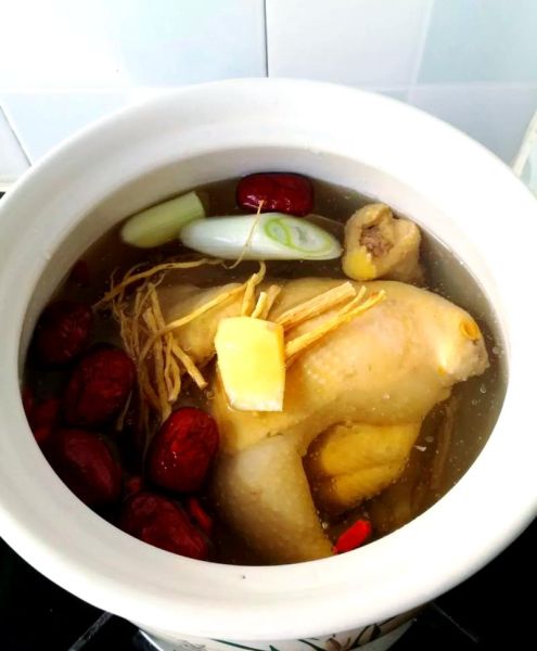 药膳鸡汤配料有哪些_功效与禁忌是什么-第1张图片-山城妙识
