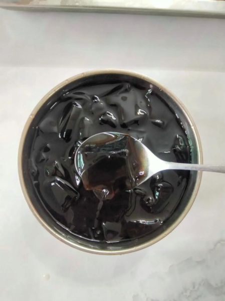 黑凉粉加什么配料好吃_黑凉粉怎么搭配最解暑-第3张图片-山城妙识 黑凉粉加什么配料好吃_黑凉粉怎么搭配最解暑-第3张图片-山城妙识