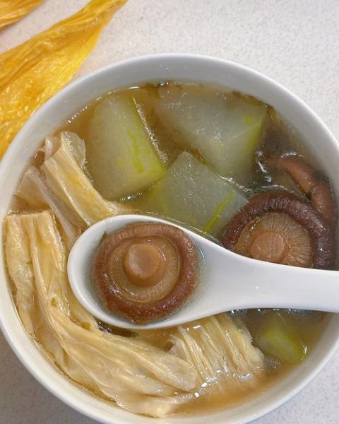 香菇菜心汤的做法_汤唯同款养生汤怎么做-第1张图片-山城妙识 香菇菜心汤的做法_汤唯同款养生汤怎么做-第1张图片-山城妙识