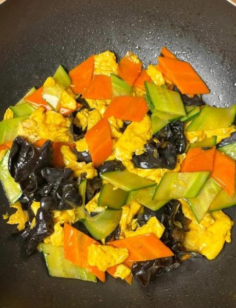 胡萝卜炒木耳怎么做好吃_胡萝卜炒木耳的家常做法-第1张图片-山城妙识 胡萝卜炒木耳怎么做好吃_胡萝卜炒木耳的家常做法-第1张图片-山城妙识