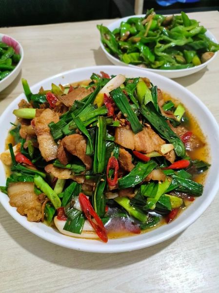 青蒜炒肉怎么炒才好吃_青蒜炒肉先炒肉还是先炒蒜-第2张图片-山城妙识 青蒜炒肉怎么炒才好吃_青蒜炒肉先炒肉还是先炒蒜-第2张图片-山城妙识