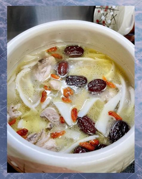 椰子炖鸡汤的做法_椰子鸡汤怎么炖不腥-第1张图片-山城妙识