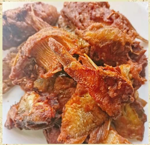 干炸小鲫鱼怎么做_小鲫鱼炸多久才酥脆-第3张图片-山城妙识 干炸小鲫鱼怎么做_小鲫鱼炸多久才酥脆-第3张图片-山城妙识