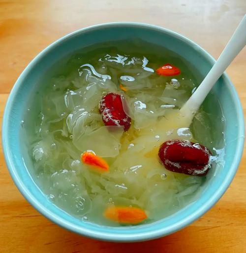 红枣银耳莲子汤煮多久_银耳莲子汤要炖多久才出胶-第3张图片-山城妙识 红枣银耳莲子汤煮多久_银耳莲子汤要炖多久才出胶-第3张图片-山城妙识