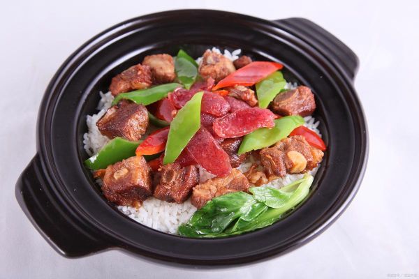 腊味煲仔饭正宗做法_砂锅米饭怎么做才香-第2张图片-山城妙识