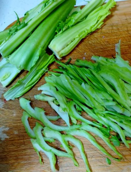芥兰梗怎么炒好吃_芥兰梗焯水几分钟-第1张图片-山城妙识 芥兰梗怎么炒好吃_芥兰梗焯水几分钟-第1张图片-山城妙识