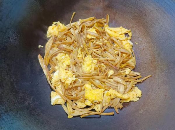 黄花菜怎么做好吃_黄花菜的家常做法大全-第1张图片-山城妙识