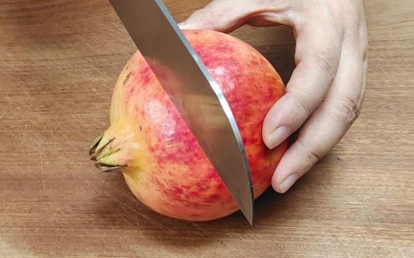 石榴怎么切不流汁_石榴切开的正确方法-第1张图片-山城妙识