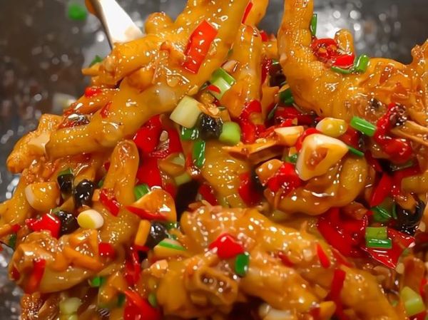 鸡爪红烧配什么好吃_鸡爪红烧最佳搭配-第1张图片-山城妙识 鸡爪红烧配什么好吃_鸡爪红烧最佳搭配-第1张图片-山城妙识