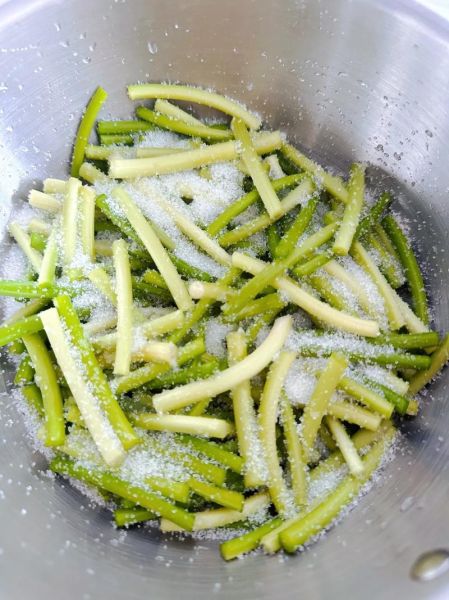 腌蒜苔的家常做法_蒜苔怎么腌才脆-第2张图片-山城妙识