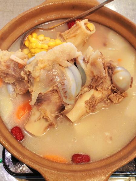骨头炖汤怎么炖才白_骨头汤食谱大全-第1张图片-山城妙识