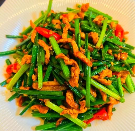 韭菜花炒肉怎么做_韭菜花炒肉先炒肉还是先炒韭菜花-第1张图片-山城妙识