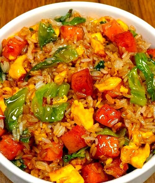 蛋炒饭怎么炒好吃又简单易学_蛋炒饭的简单做法-第1张图片-山城妙识