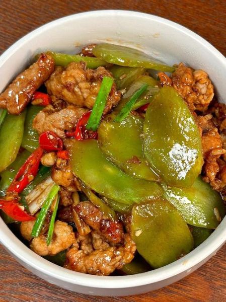 莴笋炒肉热量_减肥能吃吗-第1张图片-山城妙识 莴笋炒肉热量_减肥能吃吗-第1张图片-山城妙识