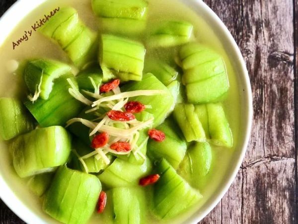 清炒丝瓜要不要焯水_丝瓜焯水口感区别-第2张图片-山城妙识 清炒丝瓜要不要焯水_丝瓜焯水口感区别-第2张图片-山城妙识