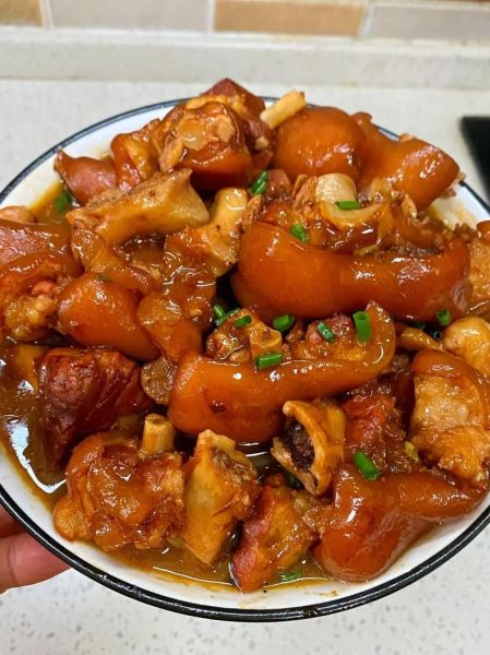 红烧猪蹄怎么做_红烧猪蹄家常做法视频-第1张图片-山城妙识