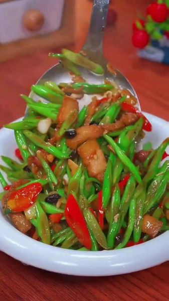 四季豆炒肉怎么炒才好吃_最正宗的做法-第3张图片-山城妙识