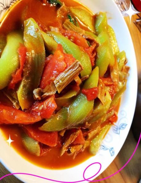 番茄炒丝瓜怎么做_丝瓜要不要焯水-第1张图片-山城妙识 番茄炒丝瓜怎么做_丝瓜要不要焯水-第1张图片-山城妙识