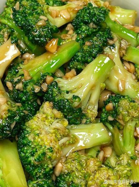 蒜蓉西兰花怎么炒才好吃_西兰花焯水几分钟-第3张图片-山城妙识